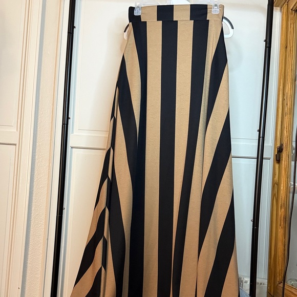 Skirts | Nwot By Gishi Size Small Long Striped Skirt Black And Tan Tall ...